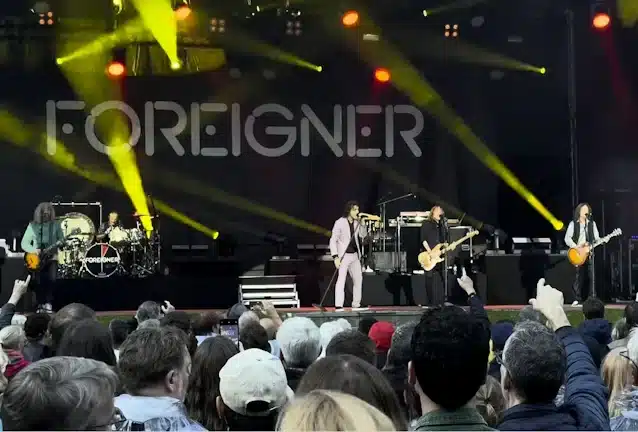 DAVID LEE ROTH Performs VAN HALEN Classics On Stone Pony Summer Stage ...